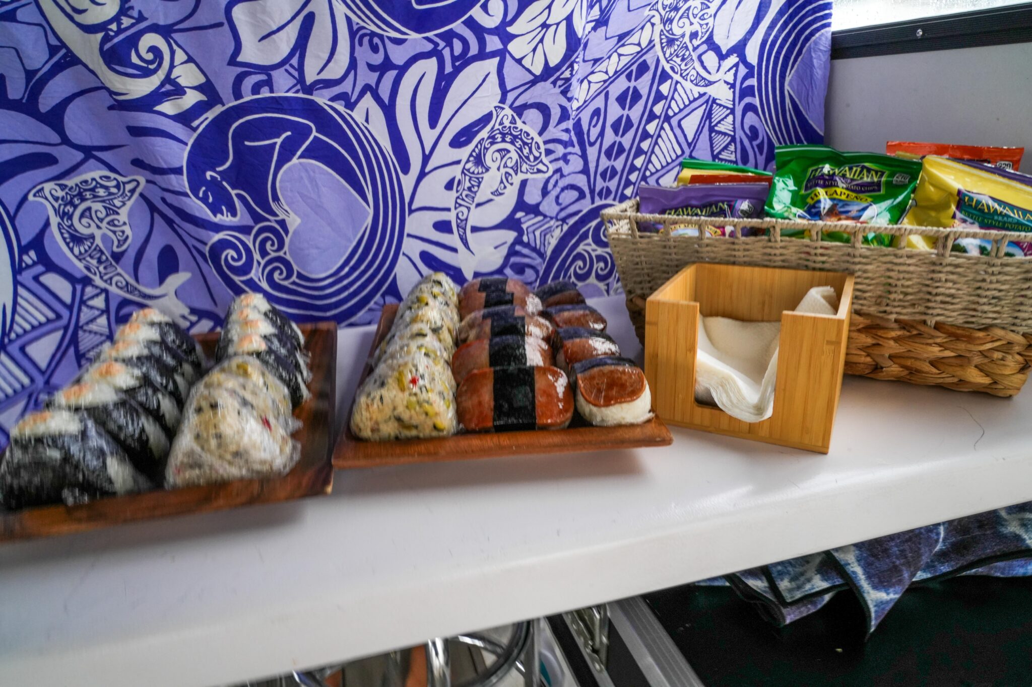 Oahu Turtle Snorkeling Tour in Waikiki Turtle Canyon: Free Turtle ...