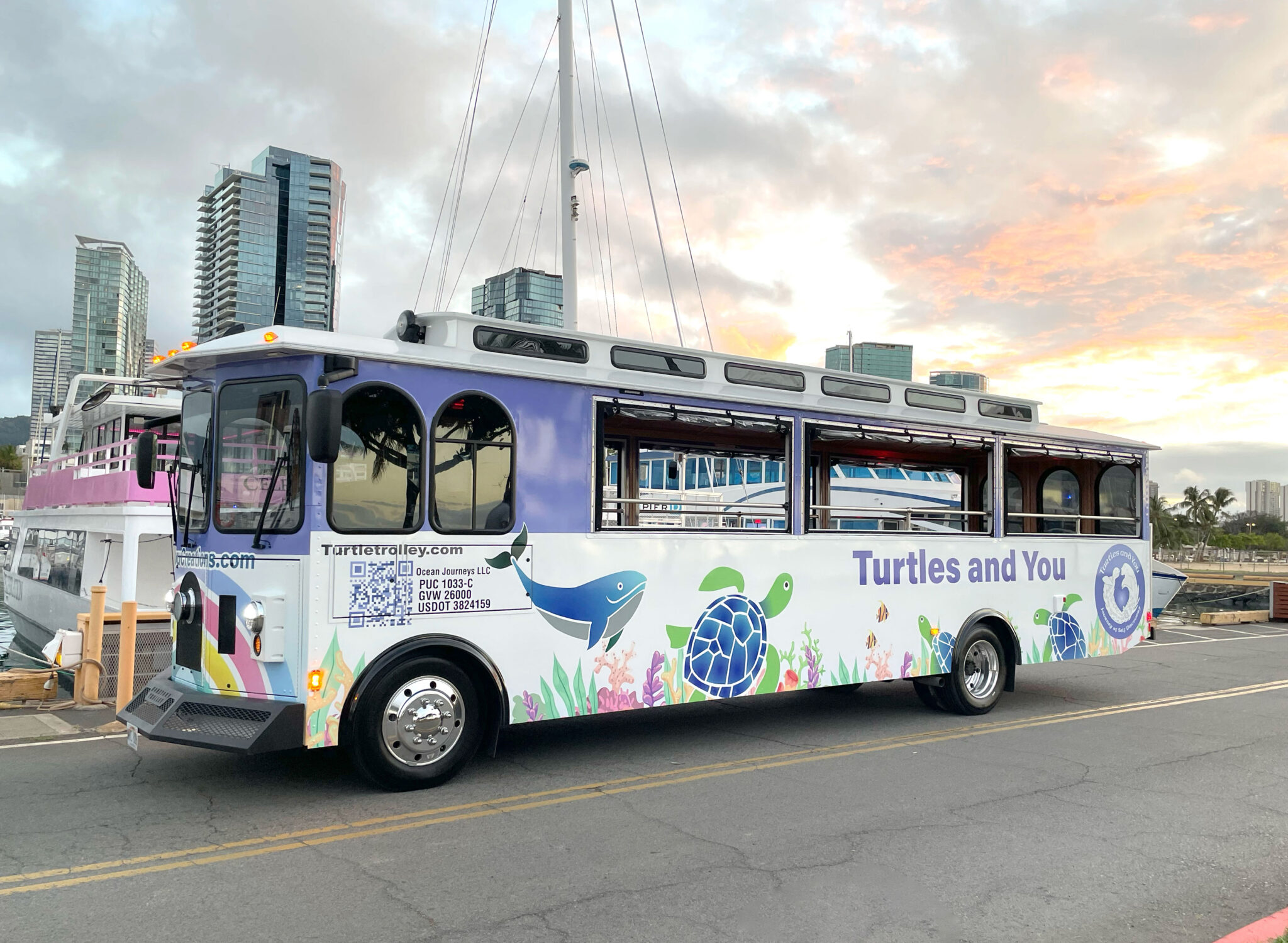 The Legends of Honu in Hawaii Culture | Waikiki Turtle Trolley | ワイキキ ...