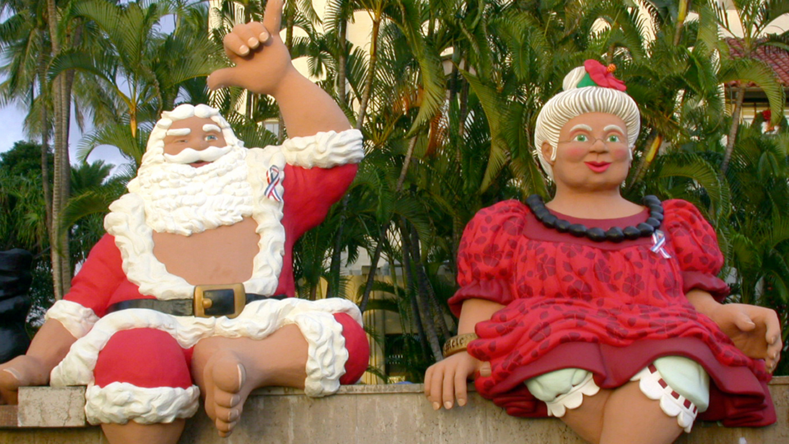 Unique Hawaiian Christmas by Trolley: Hawaiian Santa & Tutu Mele🎄